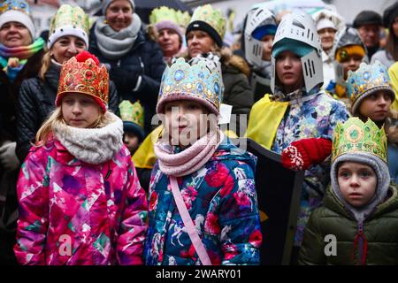 Gliwice, Polonia. 6 gennaio 2024. La gente prende parte alla ...