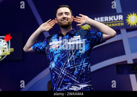Luke Cool Hand Luke Humphries bei der Promi-Darts-WM 2024 im Maritim ...