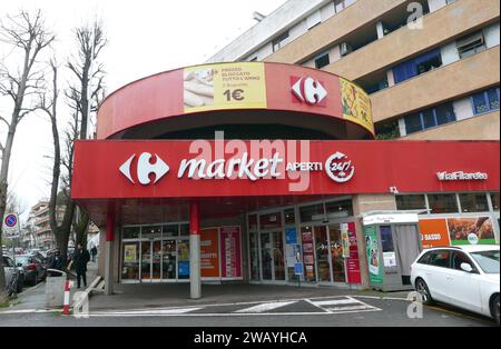 Un supermercato Carrefour a Roma, Italia, il 7 gennaio 2024. Carrefour ...