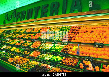 In einem Spanischem Supermarkt Abt. Obst und Gemüse - gesehen in Morro ...