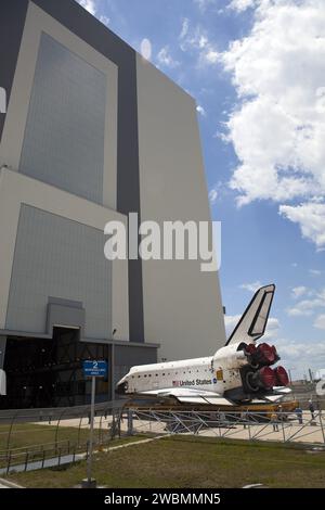 CAPE CANAVERAL, Ban. – All’interno del Vehicle Assembly Building del ...