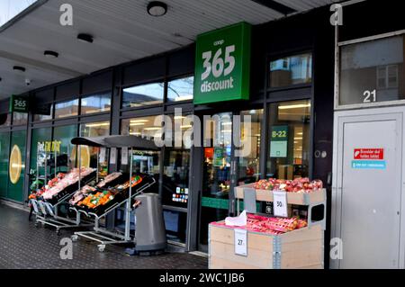 Copenhagen, Danimarca /13 gennaio 2024/.negozio di alimentari 365 è una ...