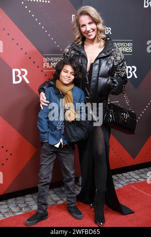 Bayerischer Filmpreis 2023 Fabrice Morvan mit Partnerin Tessa van der ...