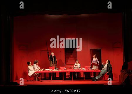 Ingo Hülsmann als Cleante und Stefan Jürgens als Tartuffe, v.l ...