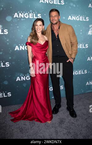 Hilary Swank e Alan Ritchson bei der Premiere des Kinofilms Ordinary Angels im SVA Theater. New ...