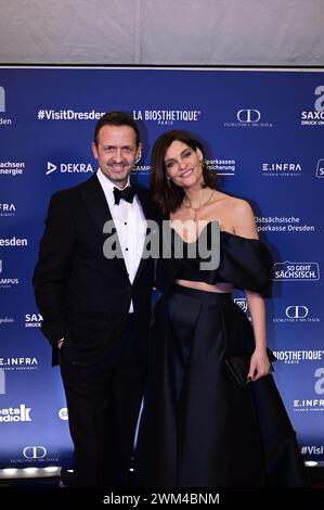 Fino a Brönner mit Ehefrau Nadia Dassouki beim 16. SemperOpernball 2024 ...