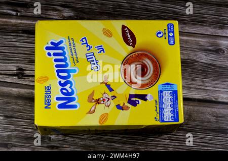 Cairo, Egitto, 21 febbraio 2024: Nestle Nesquik, un marchio di prodotti ...