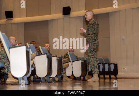 L'ispettore generale del corpo dei Marines, il generale Jason Q. Bohm ...