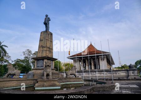 Colombo, Sri Lanka. 29 marzo 2024. Il paesaggio marino è visibile a ...