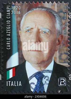 Italian President Carlo Azeglio Ciampi,left, flanked by Rome's ...