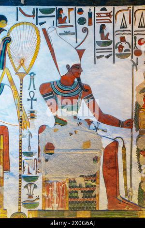 Luxor Egitto Valle delle Regine Tomba di Nefertari (QV66) Dea della ...