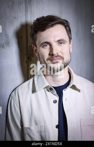 ALMANIA - Staffel 2 Premiere Phil Laude Rolle: Lehrer Frank Stimpel und ...
