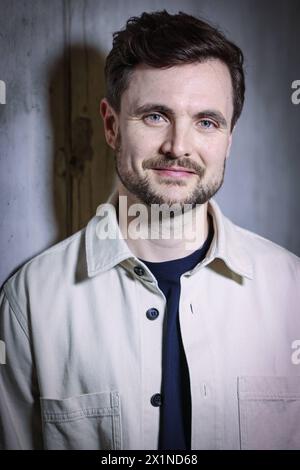 ALMANIA - Staffel 2 Premiere Phil Laude Rolle: Lehrer Frank Stimpel und ...
