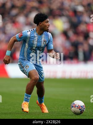 Il Milan van Ewijk di Coventry City festeggia dopo la partita del ...