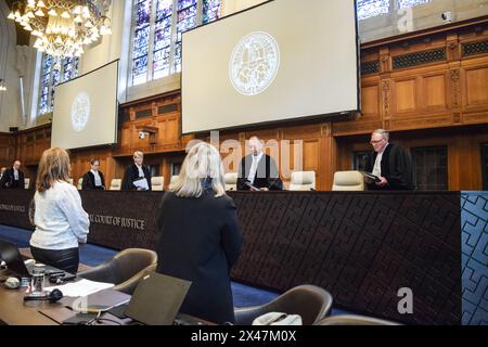 L'Aia, Paesi Bassi. 30 aprile 2024. La gente partecipa a un'udienza ...