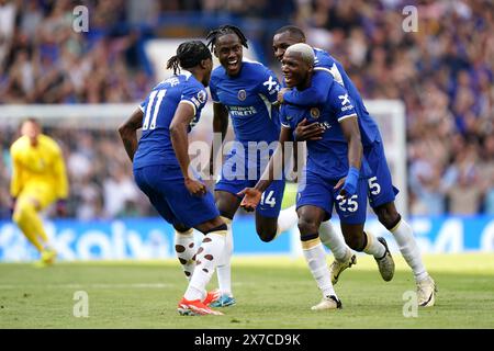 Moises Caicedo (a destra) del Chelsea celebra il primo gol della ...