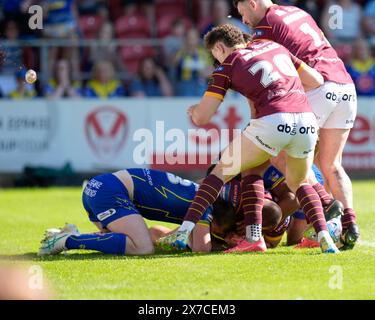 TUI Lolohea degli Huddersfield Giants si ritrova in un alterco con ...