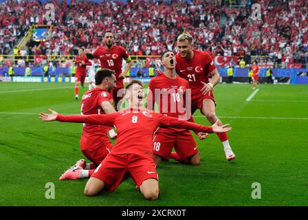 Arda Guler, in Turchia, celebra il primo gol della Turchia Mert Muldur ...