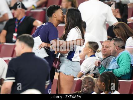 Ellie Alderson, partner dell'inglese Ollie Watkins, dopo la partita ...
