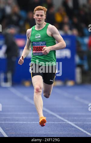 Charlie Dobson guida la finale maschile dei 400 m durante il Microplus ...