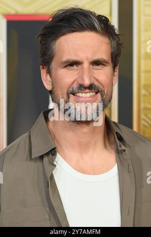 Schauspieler Tom Beck,spricht den Anführer von Cybertron Sentinel prime ...