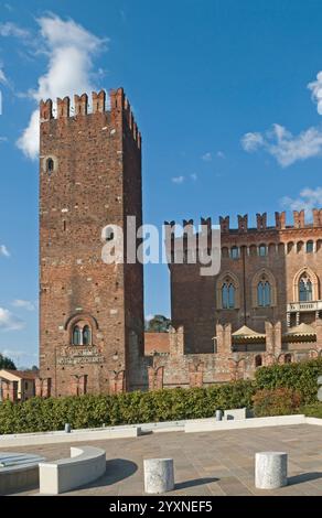 Carimate (Como), Lombardia, Italia. Il castello di Carimate fu ...