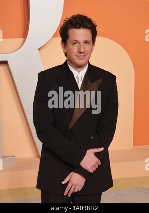 Charlie Puth partecipa al Vanity Fair Oscar Party del 2025 al Wallis ...