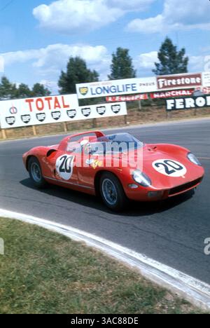 La Ferrari 275P 1964 24 Ore di Le Mans vincitore. Jean Guichet - Nino ...