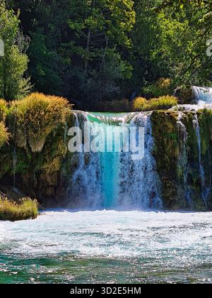 Splendido sfondo cascata. Bella cascata nel Parco Nazionale di Krka - Croazia, Europa Foto stock ...