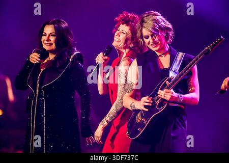 abb: Marianne Rosenberg Lucy Diakovska mit Freundin Gitarristin Yasi ...