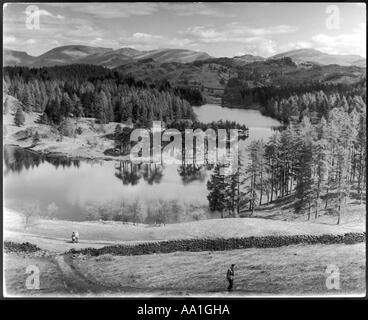 Anni '1950, storico, Coniston, Lake District, tre visitatori che ...
