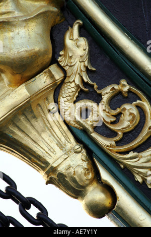 Polena sulla prua di Amerigo Vespucci nave scuola Foto stock - Alamy