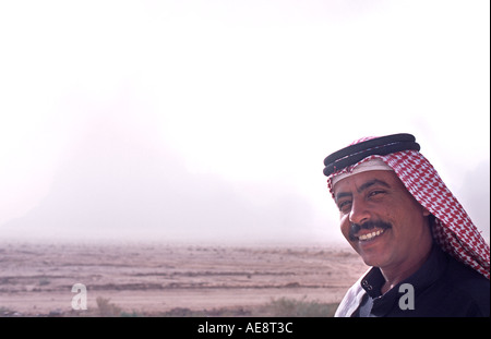 Giordano uomo beduino indossando una keffiyah un tradizionale velo ...