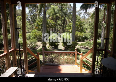Ingresso di scale e portico di vecchio stile coloniale Queenslander ...