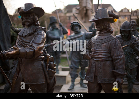 Statue in bronzo di soldati raffiguranti Rembrandt la ronda di notte la ...