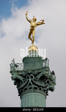 Angelo dorato sulla luglio pilastro, Place de la Bastille square ...