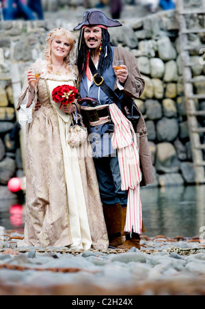 Mik Ashfield e Vikki Ludlow che wed come Jack Sparrow e Elizabeth Swann ...