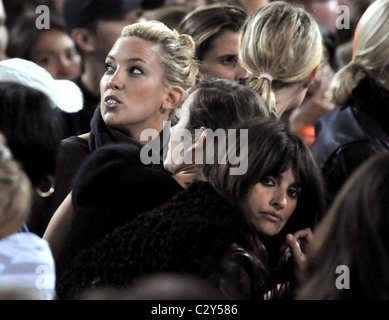 Kate Hudson e Penelope Cruz della Madonna Sticky e Sweet Tour - Live at ...
