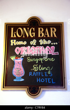 Segno per il lungo bar, Raffles Hotel, Singapore Foto stock - Alamy