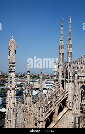 Guglie e archi rampanti, Duomo di Milano, Milano, Italia Foto stock - Alamy
