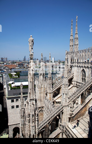 Guglie e archi rampanti, Duomo di Milano, Milano, Italia Foto stock - Alamy