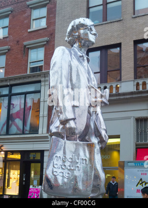Il monumento di Andy, Chrome Statua di Andy Warhol, Union Square, NYC ...