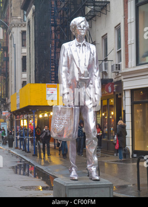 Il monumento di Andy, Chrome Statua di Andy Warhol, Union Square, NYC ...