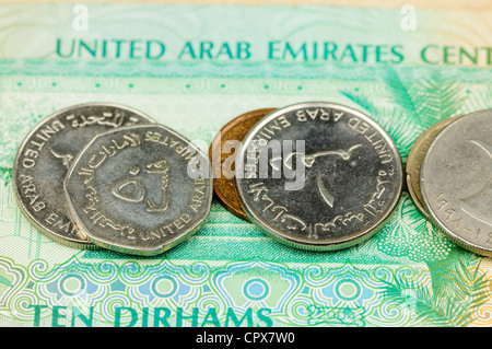 Emirati Arabi Uniti UAE dirhams nota di banca e delle monete metalliche ...
