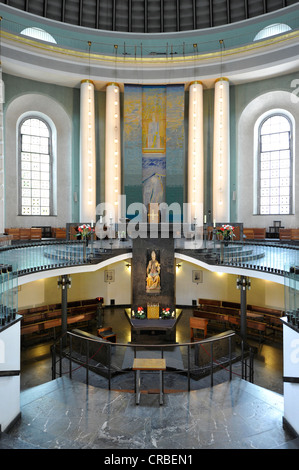 Interno con il presbiterio e il coro di santa Edvige la cattedrale, la ...