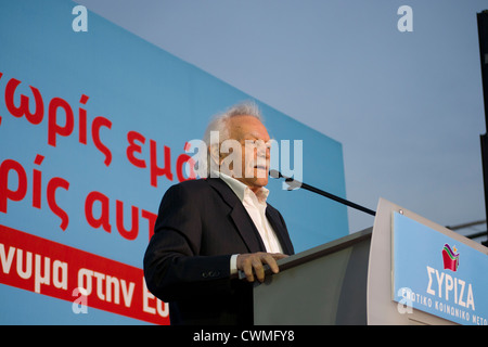 Manolis Glezos, WW2 hero, offre un discorso durante un periodo pre ...