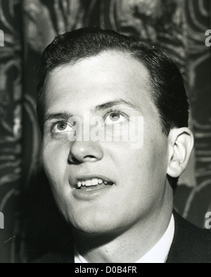 PAT BOONE US cantante e attore di cinema con Enzo Ferrari nel 1965 ...