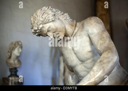 La famosa statua romana del Galata morente, probabilmente una copia di ...