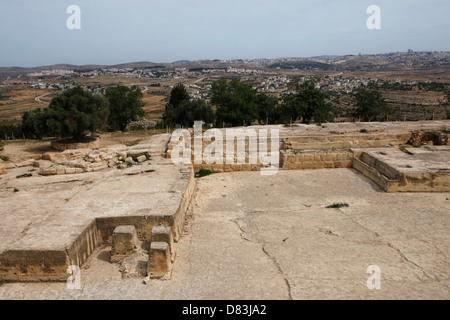 Vista della moschea di Nabi Samwil costruita sopra la tomba di Samuele ...