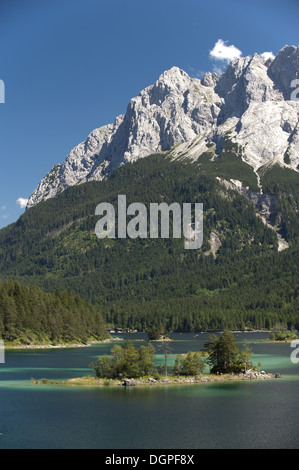 Lago Eibsee con Zugspitze, Grainau, Alta Baviera, Baviera, Germania ...